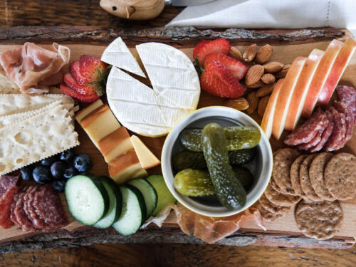 Exactly How to Make an Easy Small Charcuterie Board - Amazing ...