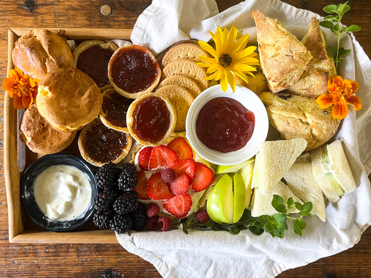 11 Excellent Vegetarian Charcuterie Board Ideas - Amazing Charcuterie ...