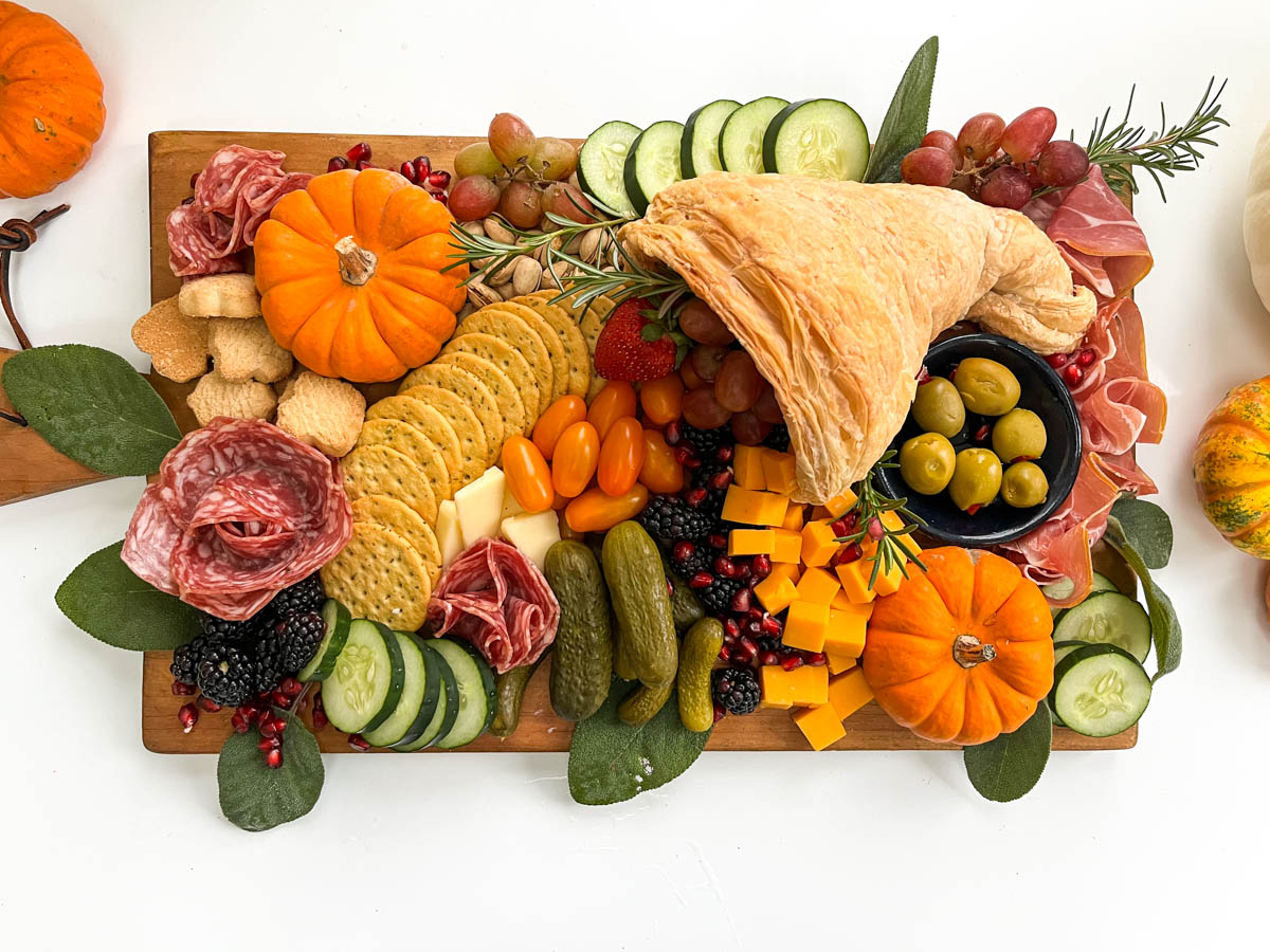 How to Make a Thanksgiving Cornucopia Charcuterie Board - Amazing ...