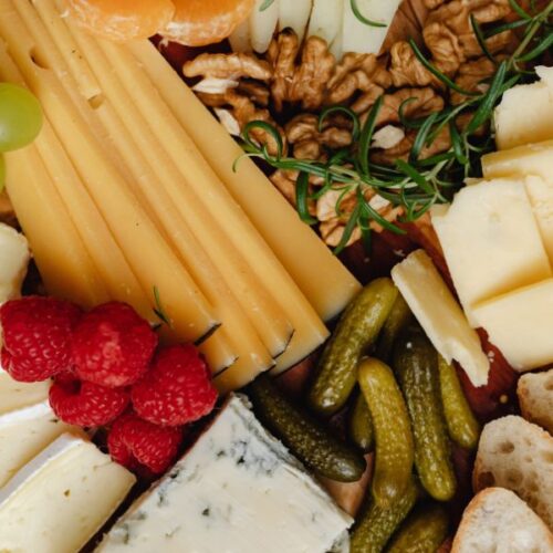 How to Make a Delicious Chili Charcuterie Board - Amazing Charcuterie ...