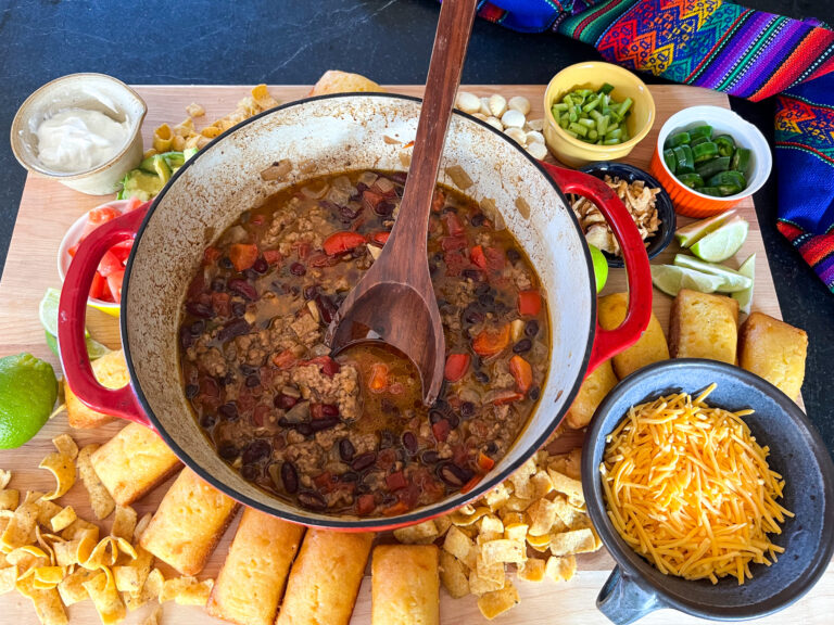 How to Make a Delicious Chili Charcuterie Board - Amazing Charcuterie ...