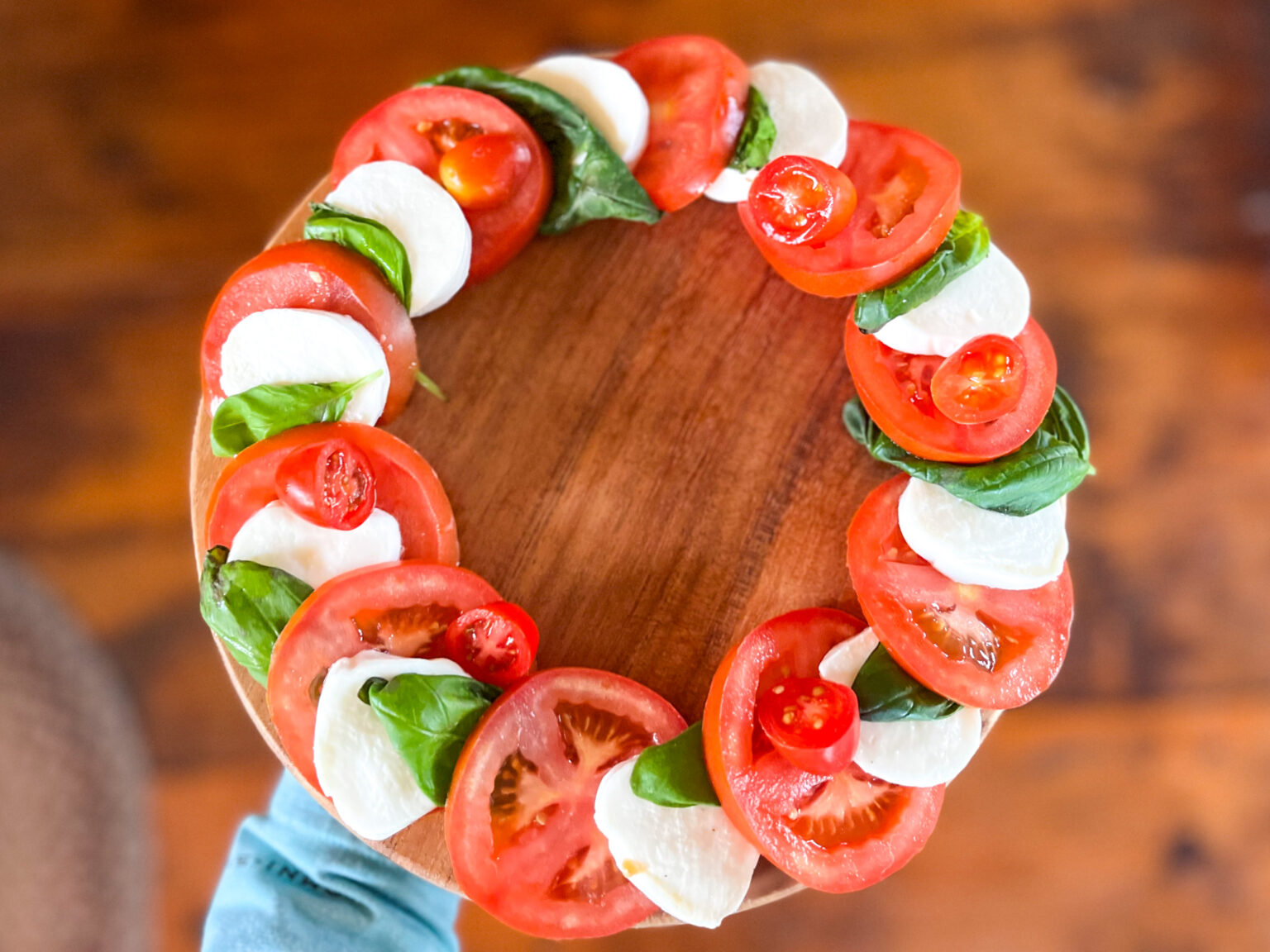 6 Caprese Christmas Charcuterie Board Ideas - Amazing Charcuterie Boards
