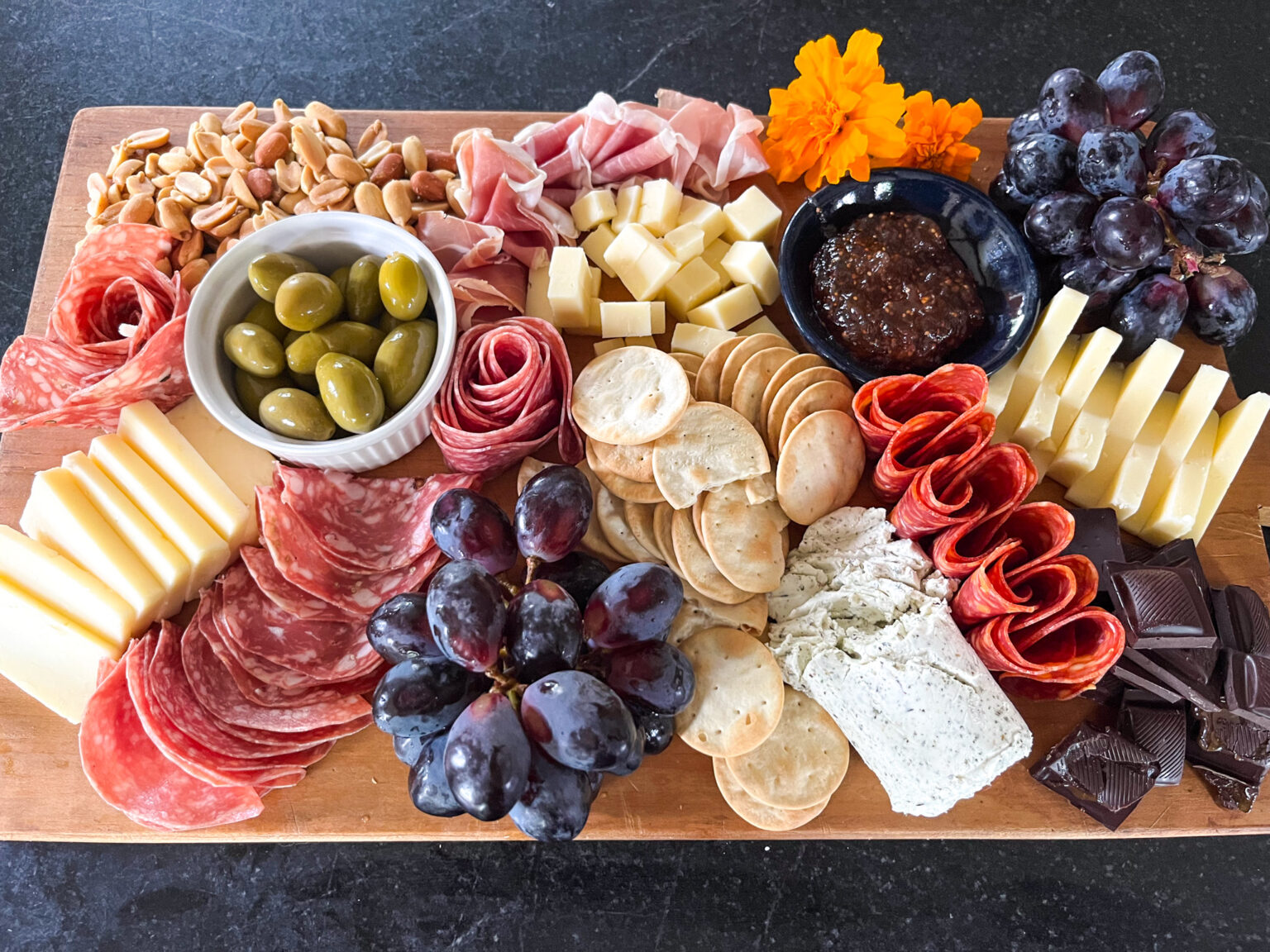 How to Design a Charcuterie Board (Step-by-Step Guide) - Amazing ...
