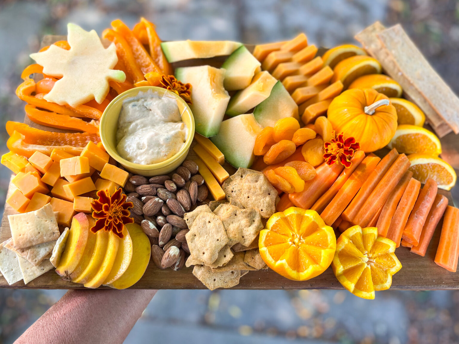 How to Make an Orange Charcuterie Board for Fall - Amazing Charcuterie ...